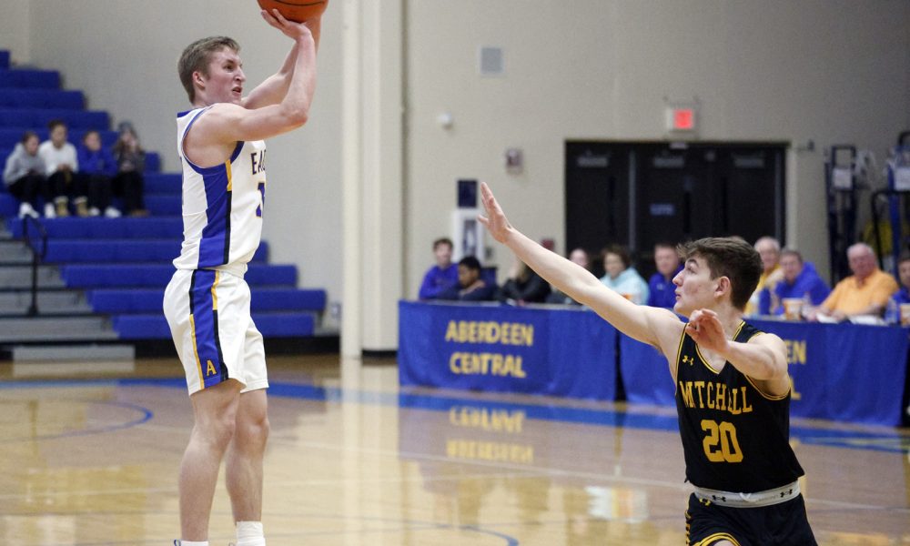 Golden Eagles capture road victory over O’Gorman – SD SportScene
