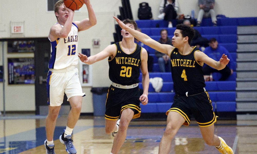 Gallery: Aberdeen Central boys fall to Mitchell – SD SportScene